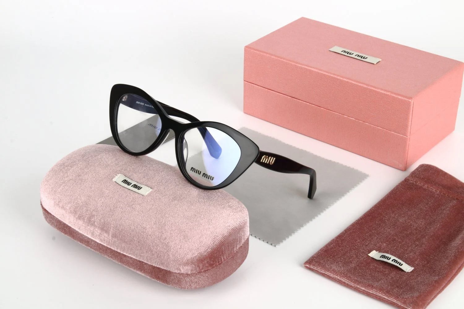 xu hướng kính cận nữ 2024